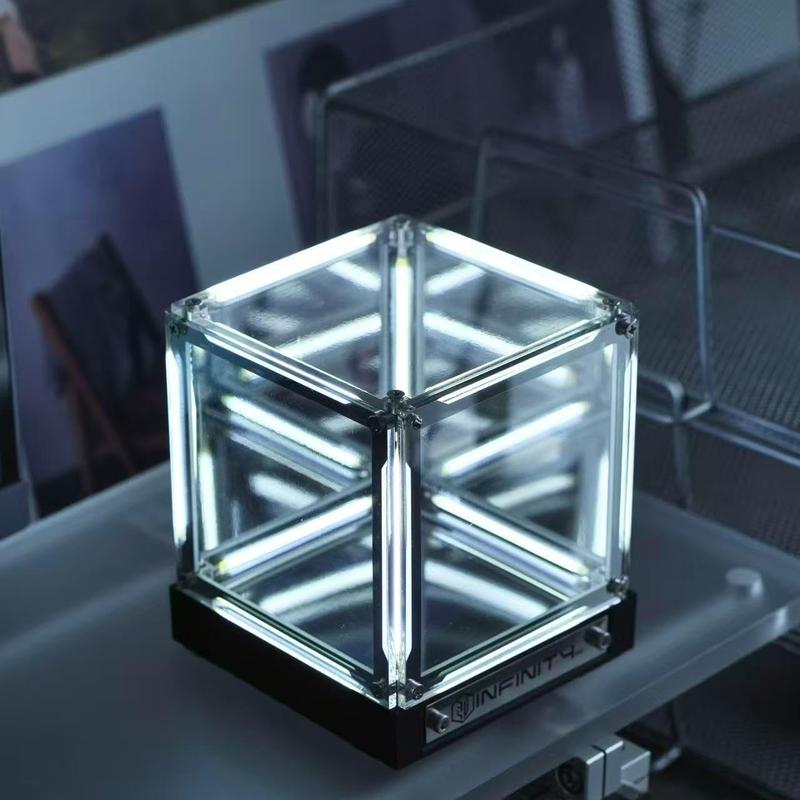 Infinity 4-D Mirror Cube – Lumera